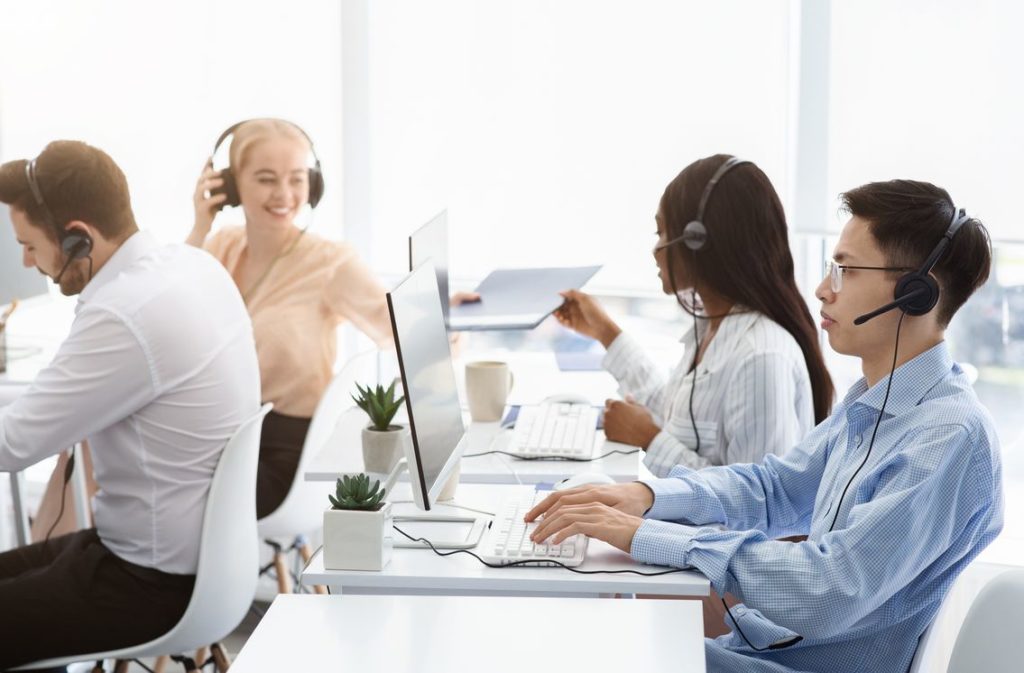 How Call Centers Navigate Seasonal Volume Changes - Radius